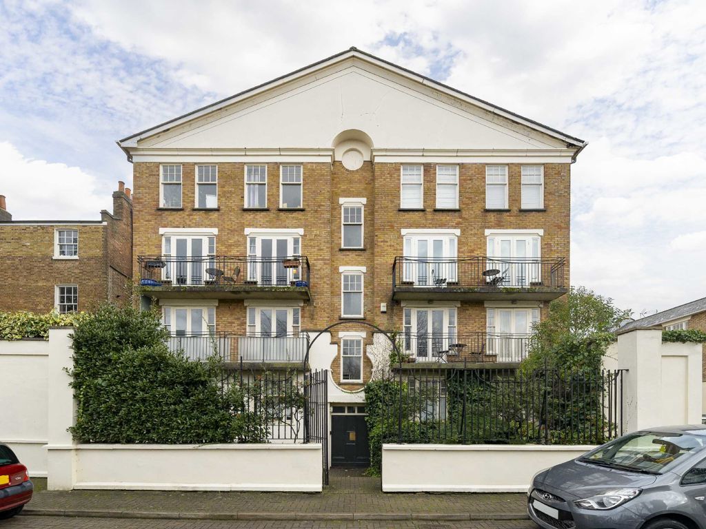 2 bed flat for sale in Sutton Square, Urswick Road, London E9, £590,000 ...