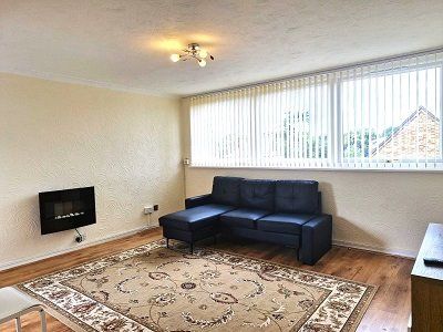 2 bed flat to rent in Turkey Street, Enfield EN1, £1,500 pcm - Zoopla