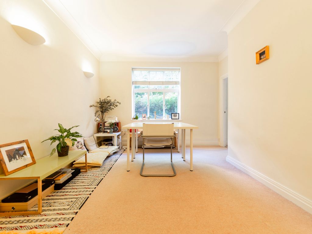 2 bed flat to rent in Belsize Grove, London NW3, £2,100 pcm - Zoopla