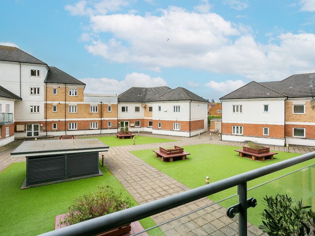 2 bed flat to rent in Ley Farm Close, Watford, Hertfordshire WD25, £ ...