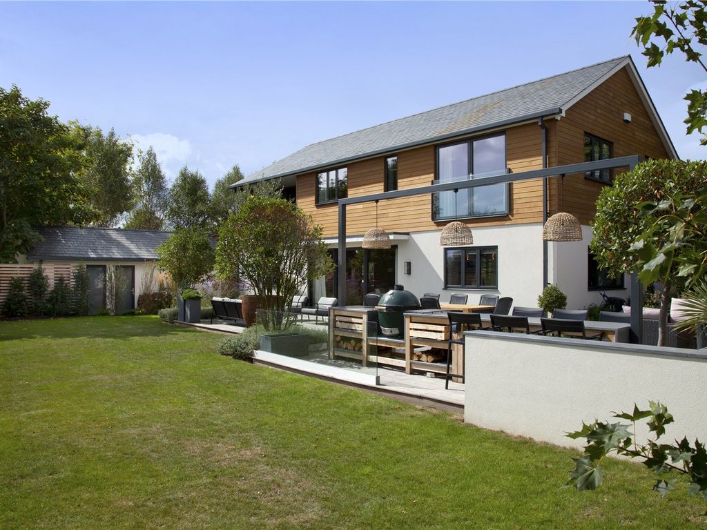 4 bed detached house for sale in Maidstone Road, Hadlow, Tonbridge ...