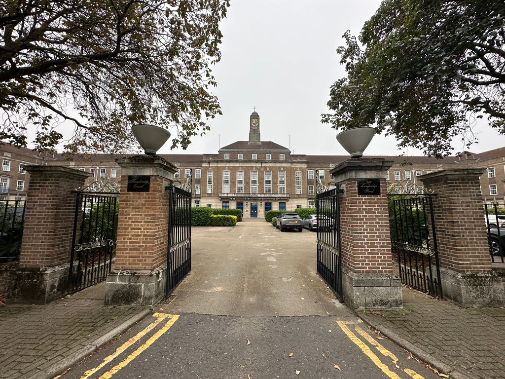 1 bed flat to rent in Academy Court, Longbridge Road, Dagenham RM8, £ ...