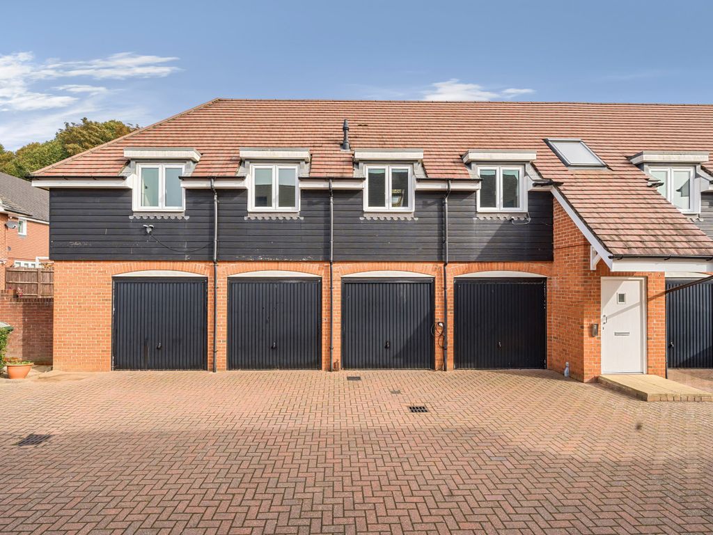 3 bed flat for sale in Oddstones, Codmore Hill, Pulborough, West Sussex ...