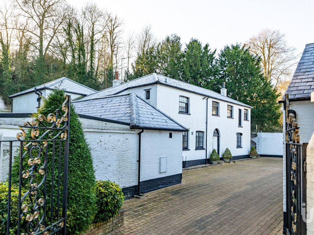 5 bed detached house to rent in Munden Road, Ware SG12, £5,000 pcm - Zoopla