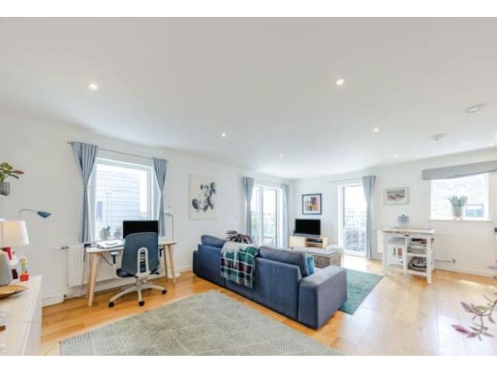 2 bed flat to rent in 13 Branch Place, London N1, £2,600 pcm - Zoopla