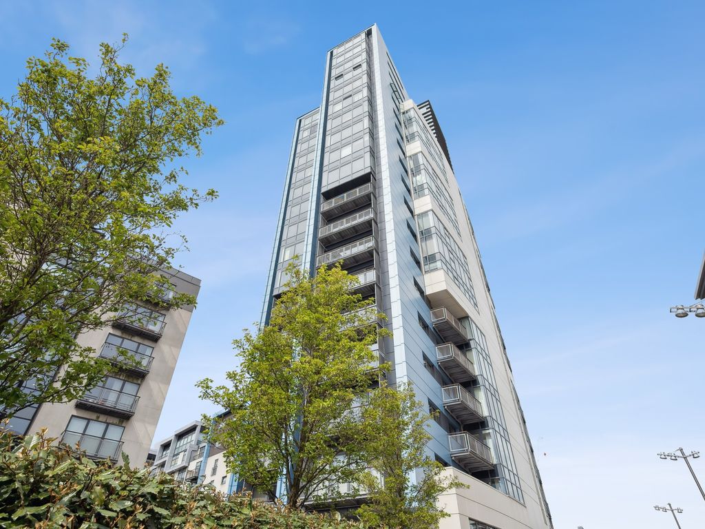 2 bed flat for sale in Meadowside Quay Square, Glasgow Harbour, Glasgow ...
