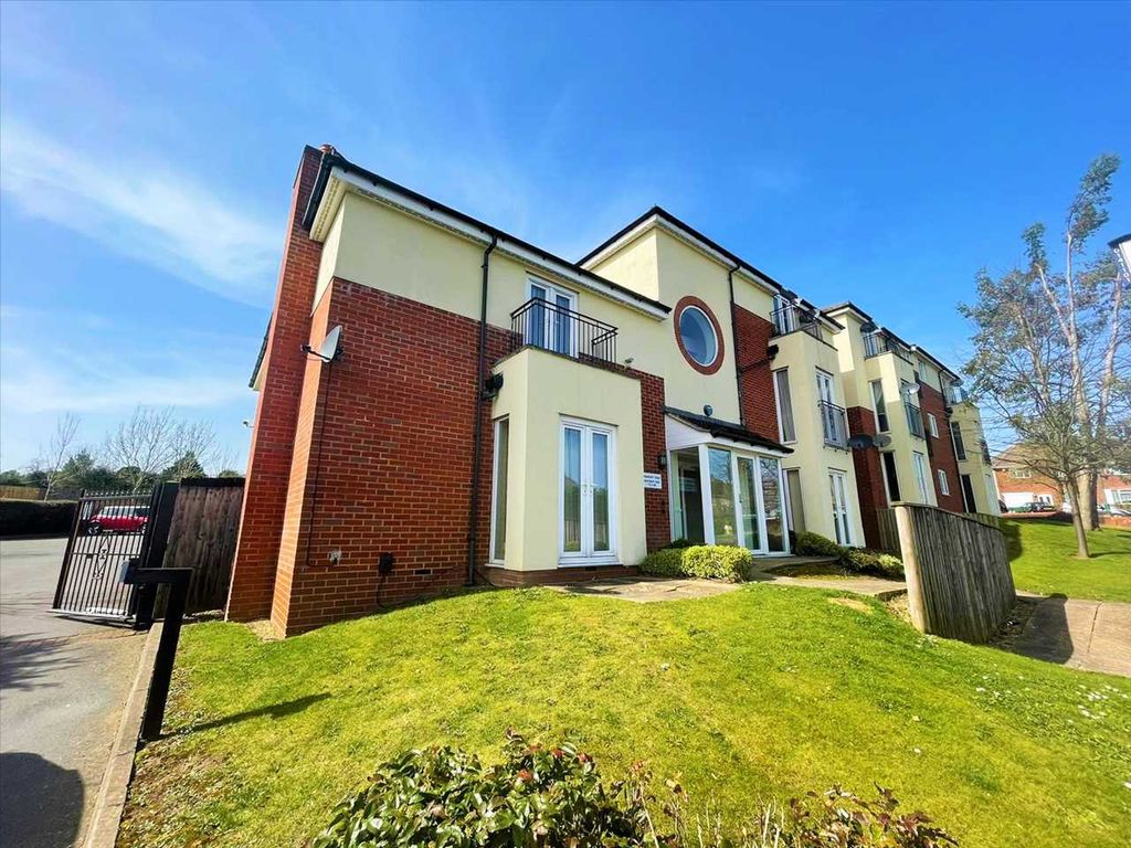 2 bed flat to rent in Aqueduct Road, Shirley, Solihull B90, £995 pcm ...