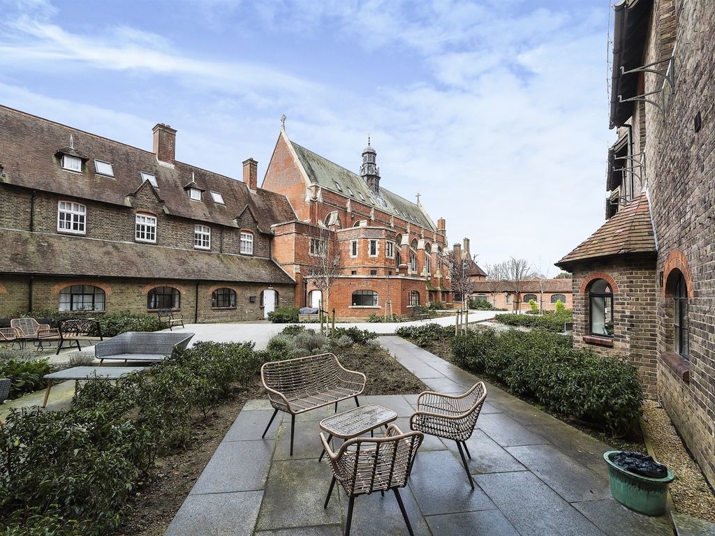 1 bed flat for sale in Syresham Gardens, Haywards Heath RH16 - Zoopla