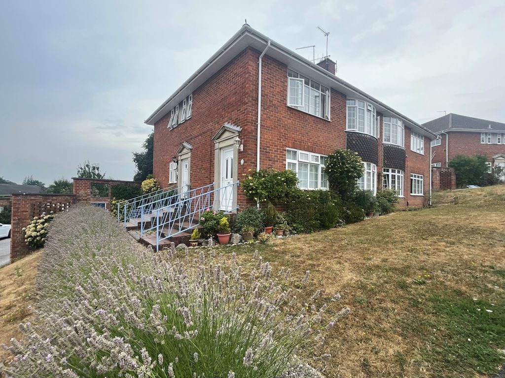 2 Bed Maisonette For Sale In Kings Field Bursledon Southampton So31