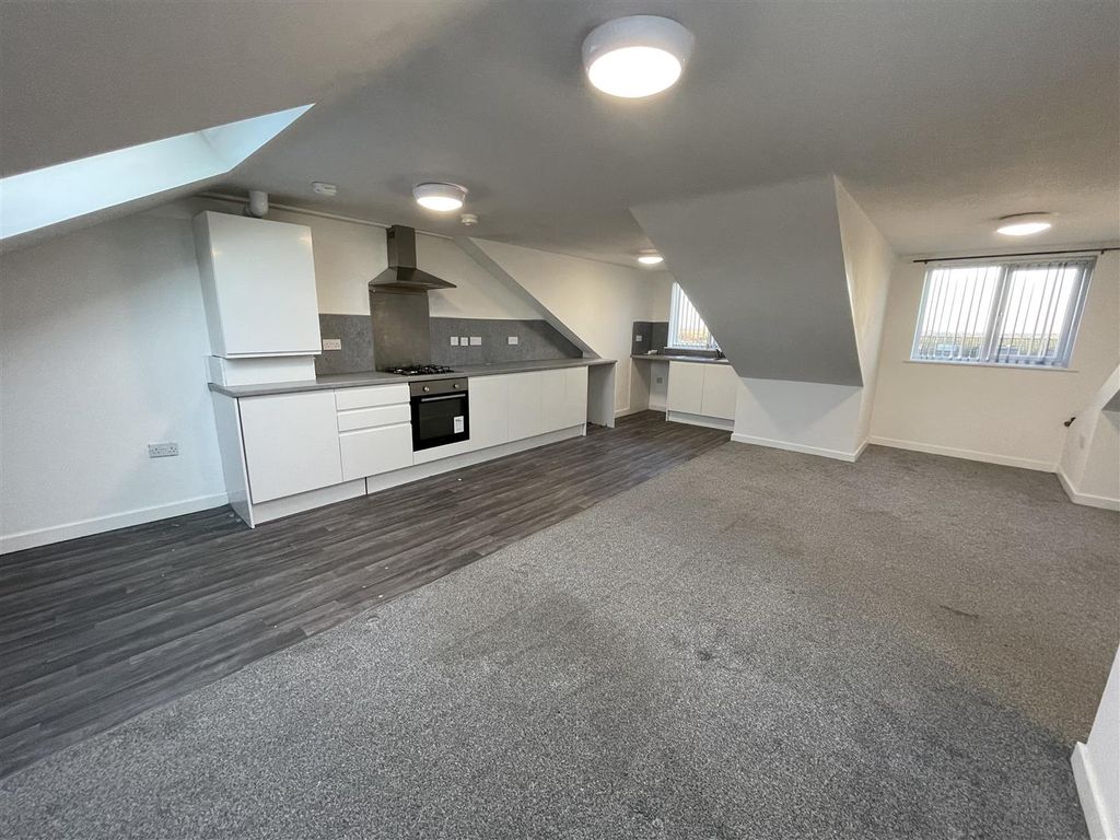 3 bed flat to rent in Sherburn Gardens, Stanks Drive, Leeds LS14, £899 ...