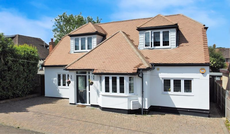 4 Bed Detached House For Sale In Cedar Road Hutton Brentwood Cm13