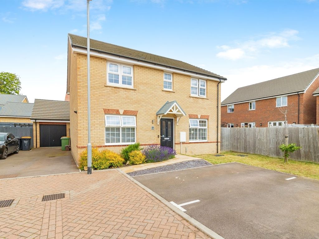 4 bed detached house for sale in Lister Corner, Leighton Buzzard LU7, £ ...