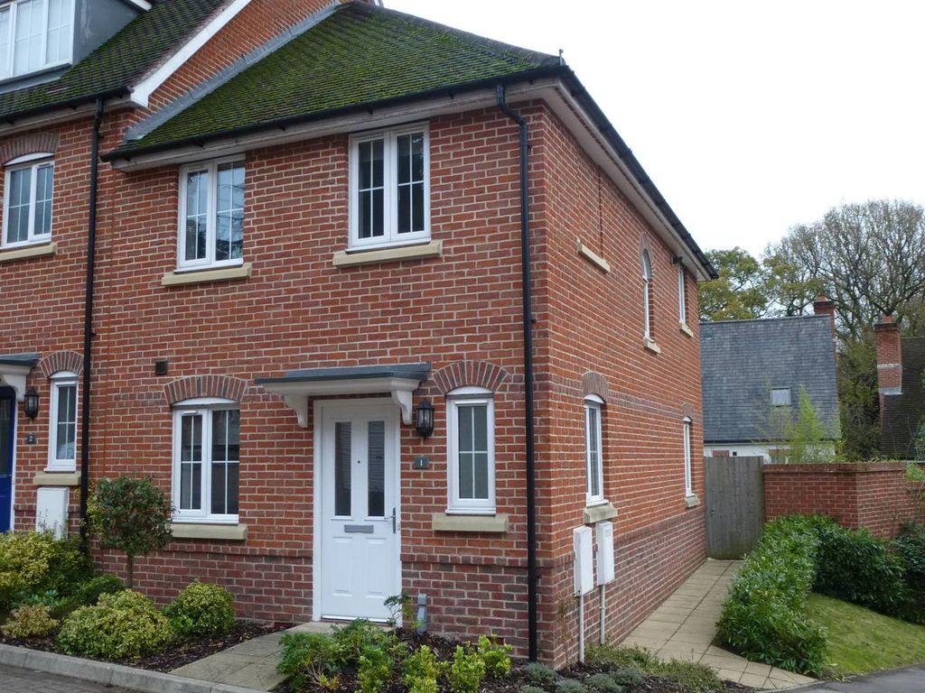 2 Bed End Terrace House To Rent In St Andrews Close Haslemere Gu27 £