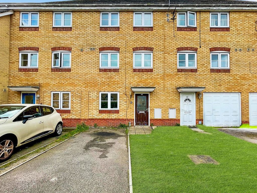 4 bed terraced house for sale in Morgan Close, Luton, Bedfordshire LU4 ...