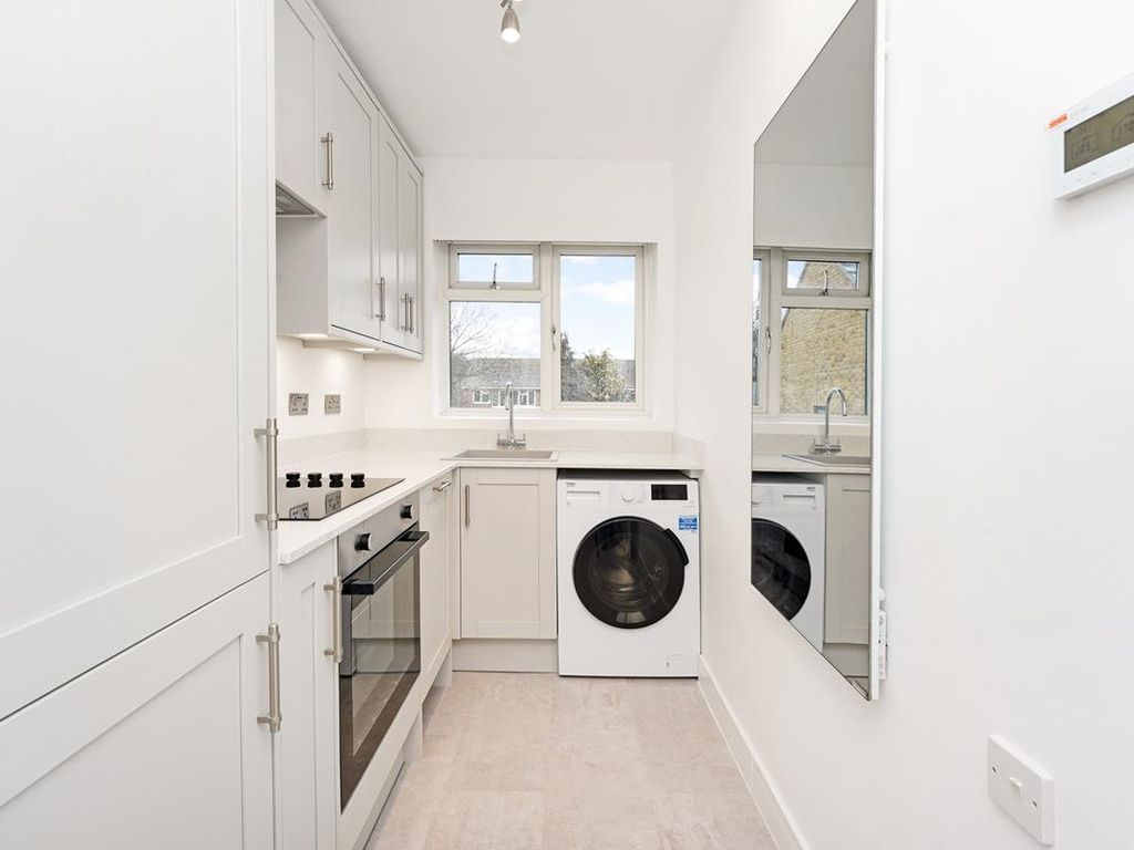 2 bed flat to rent in Leander Court, Lovelace Gardens KT6 - Zoopla