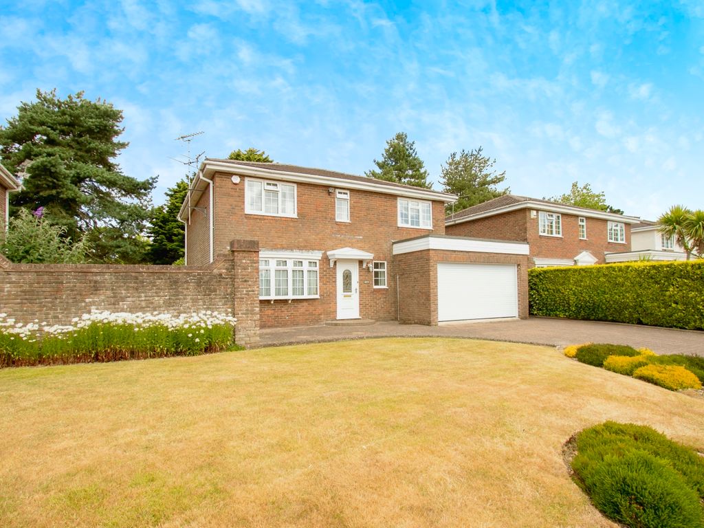 4 Bed Detached House For Sale In Wishart Gardens Muscliff Bournemouth