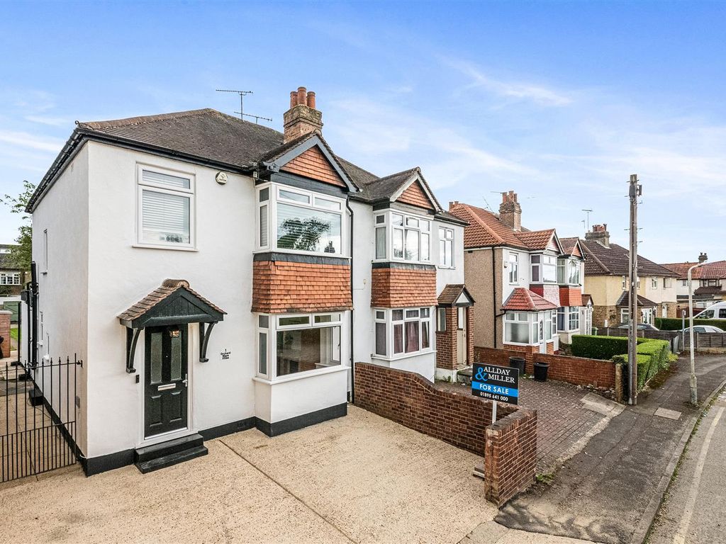 3 Bed Semi Detached House For Sale In Orchard Waye Uxbridge Ub8 £