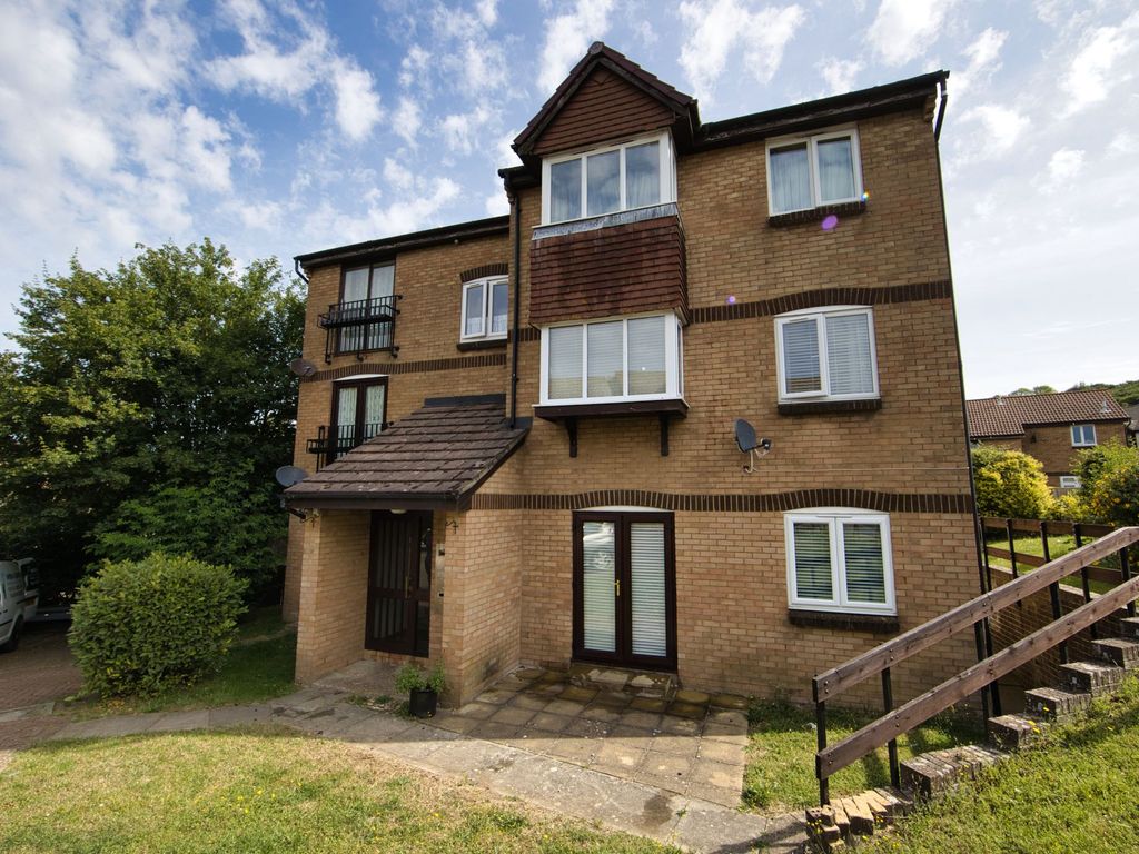 2 bed flat for sale in Blenheim Drive, Dover CT16 - Zoopla