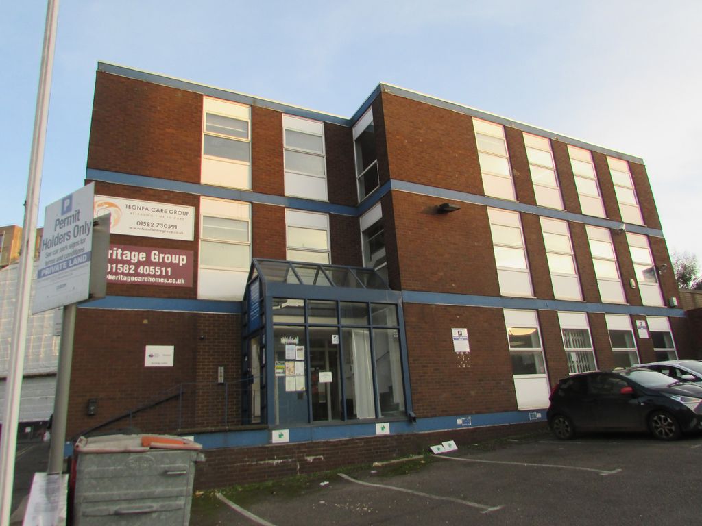 Office to let in Victoria House, Luton, Bedfordshire LU1, £28,800 pa ...