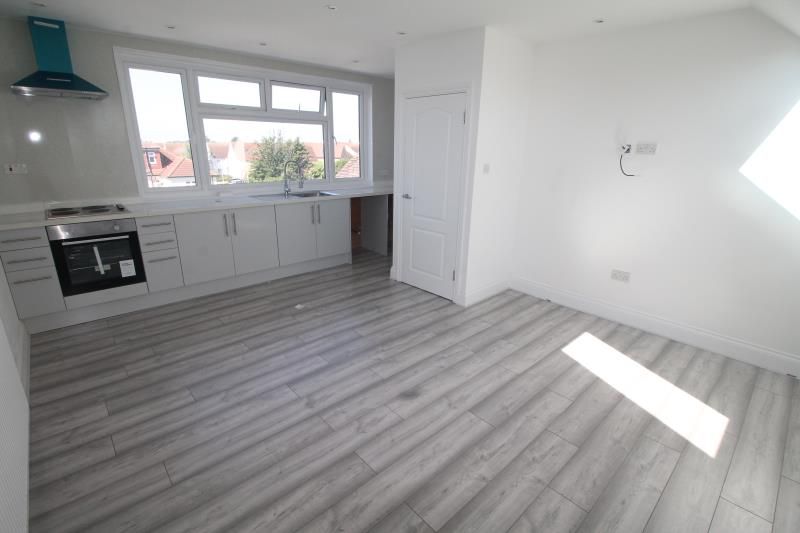 3 bed maisonette to rent in Wennington Road, Rainham RM13 - Zoopla