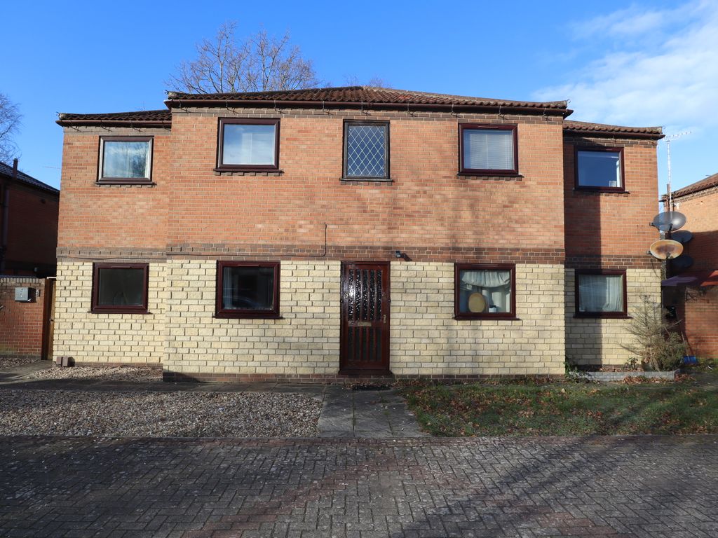 2 bed flat for sale in Anderby Close, Lincoln LN6, £105,000 - Zoopla