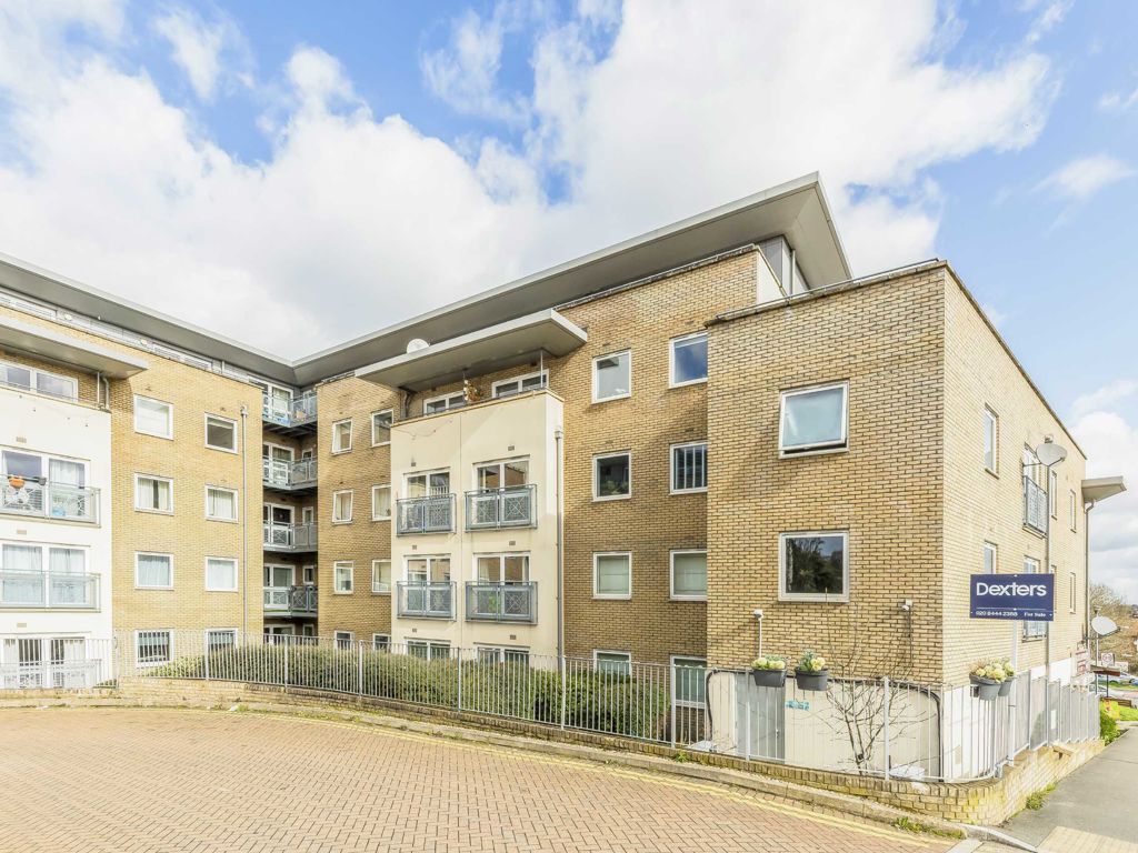 2 bed flat for sale in Cline Road, London N11, £375,000 - Zoopla