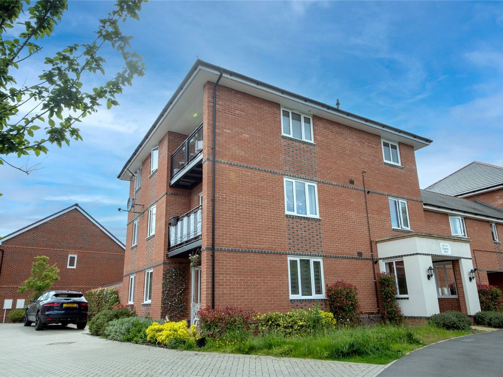 3 bed flat for sale in Cobham Drive, Spencers Wood RG7, £300,000 - Zoopla