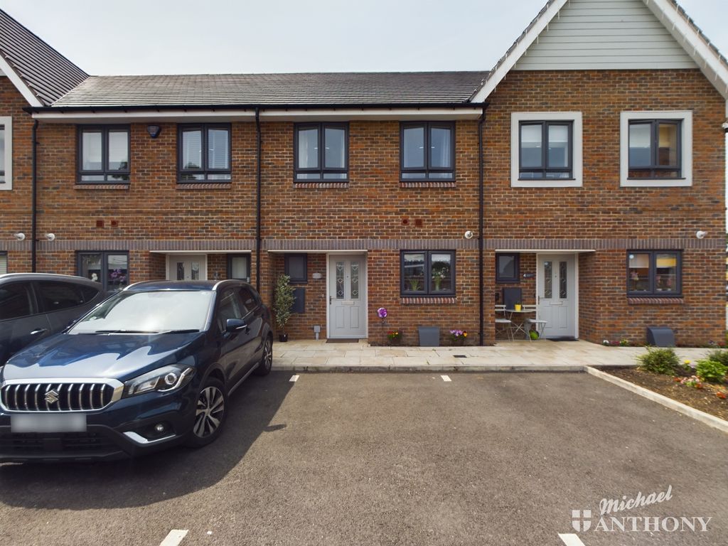3 bed terraced house for sale in Richardson Close, Aylesbury HP19 - Zoopla