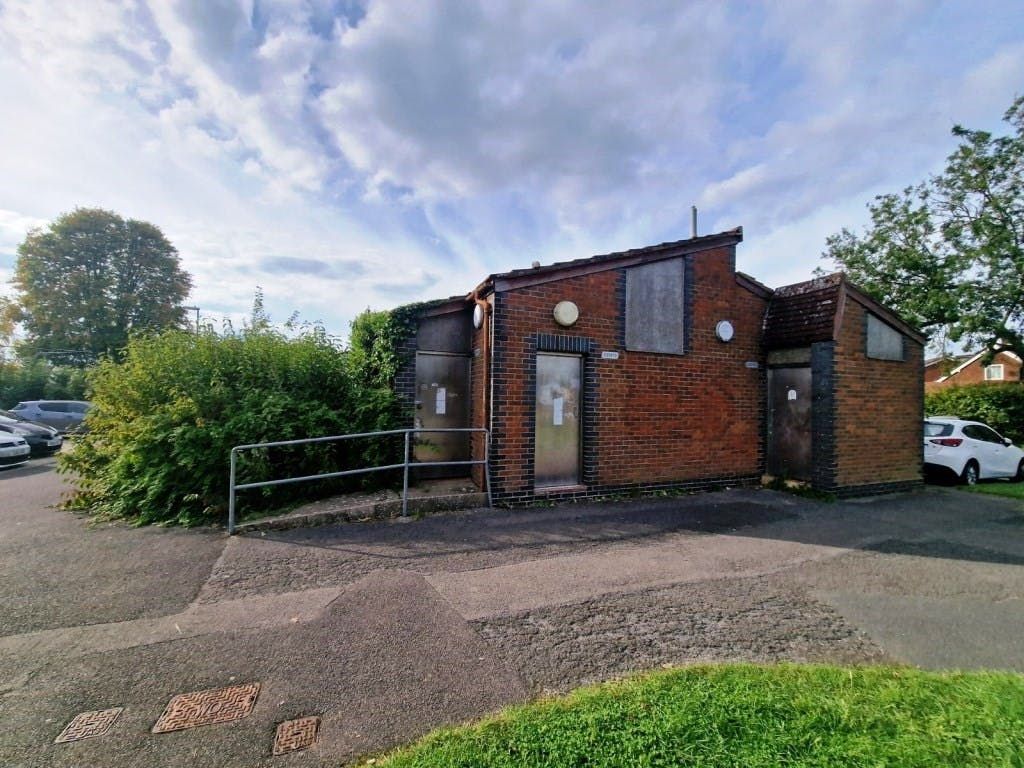 Buckingham Parade, Kempshott, Basingstoke RG22, Retail premises for ...