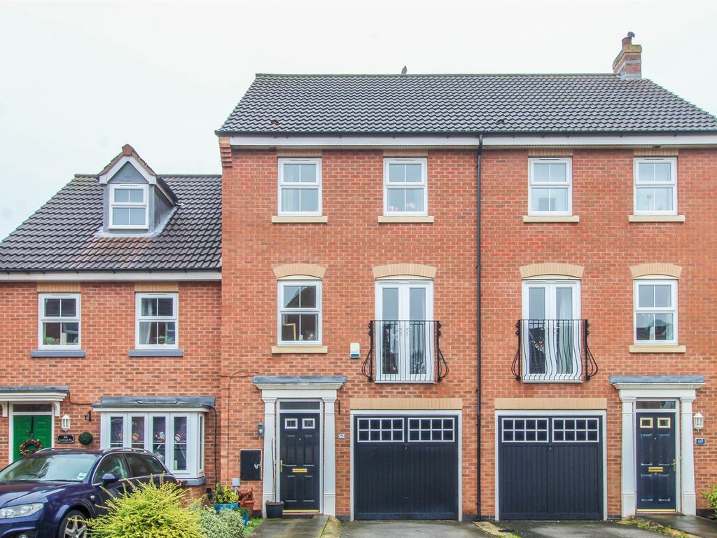 3 bed town house to rent in Conisborough Way, Hemsworth WF9, £950 pcm ...