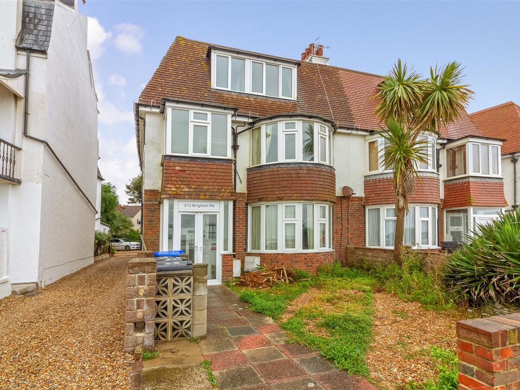 2 bed flat to rent in Brighton Road, Worthing BN11, £1,100 pcm - Zoopla