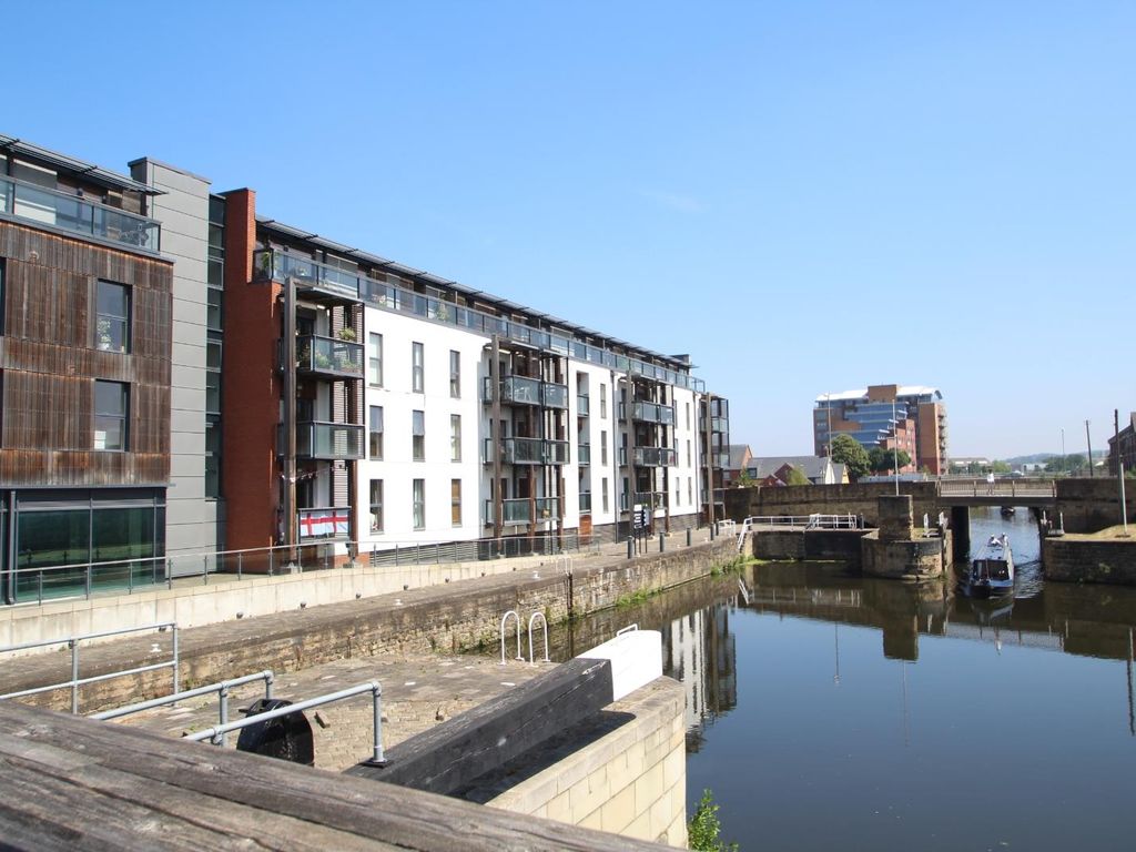 2 bed flat to rent in Navigation Walk, Wakefield, West Yorkshire, UK ...