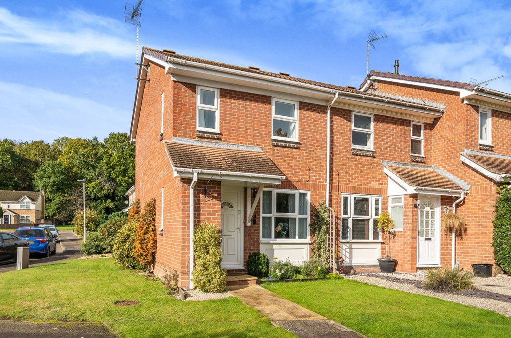 2 Bed End Terrace House For Sale In Hombrook Drive Bracknell