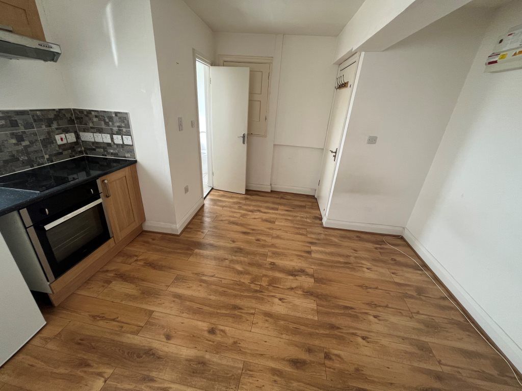 Studio to rent in Clockhouse Lane, Romford RM5, £1,100 pcm - Zoopla