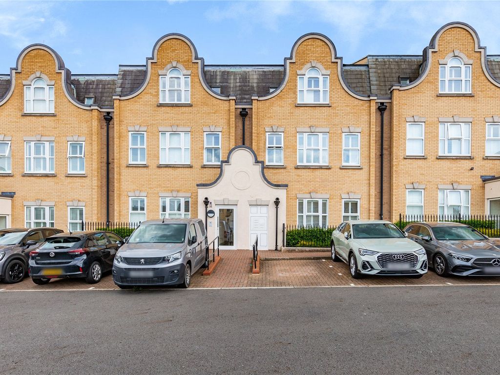 2 bed flat for sale in Dunton Court, Aston Road, Basildon SS15, £ ...