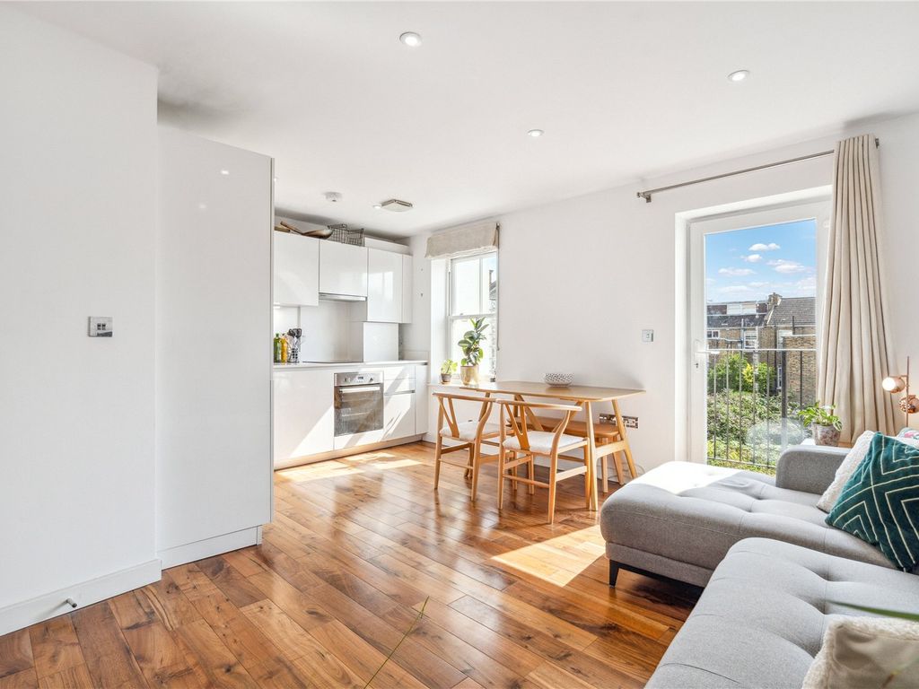 2 bed flat for sale in Regal Court, London NW6, £450,000 - Zoopla