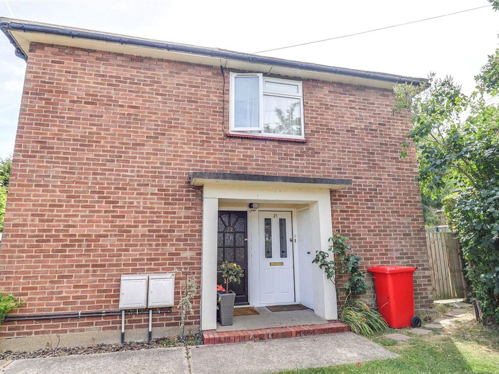 2 bed maisonette for sale in Rowan Green East, Brentwood CM13 - Zoopla