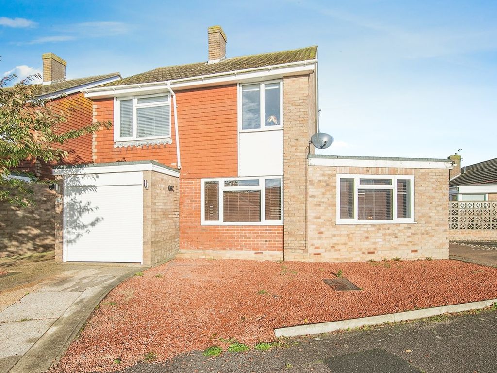 4 bed detached house for sale in Garden Road, Walton On The Naze CO14 ...