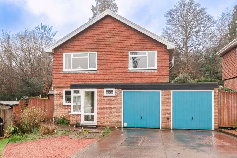 4 Bed Detached House For Sale In Hunters Way Uckfield Tn22 £550 000