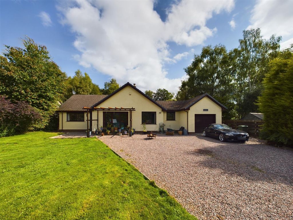 3 bed detached bungalow for sale in Glenspean Park, Roy Bridge PH31, £ ...
