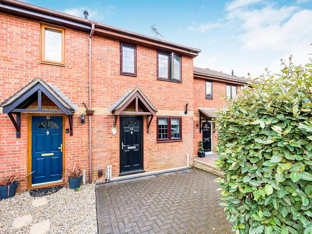 2 Bed Terraced House To Rent In Hazelwood Park Close Chigwell Ig7 £