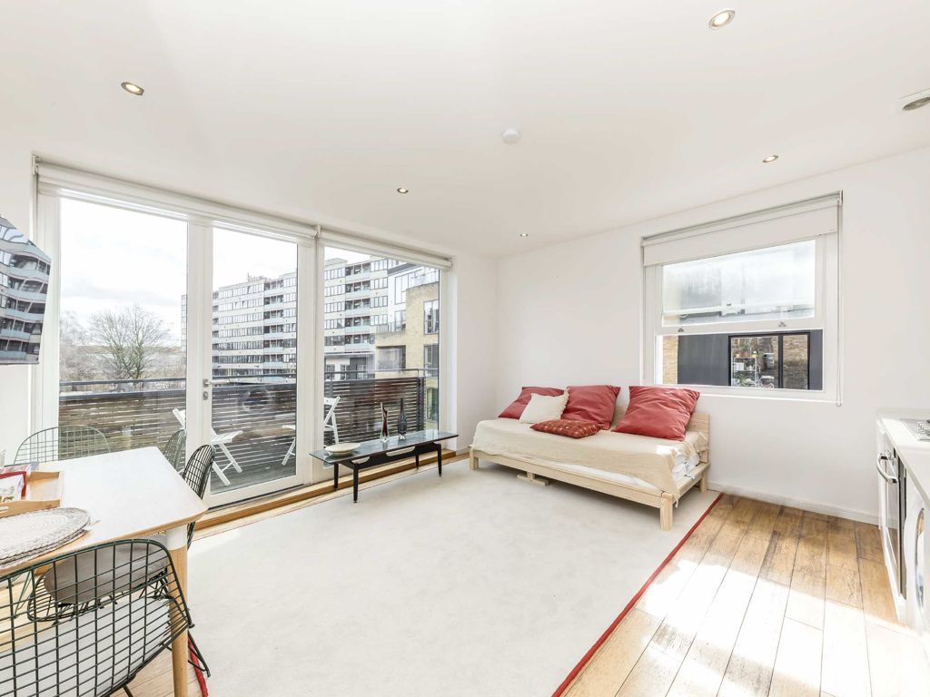 1 bed flat to rent in Broadway Market, London E8, £2,496 pcm - Zoopla