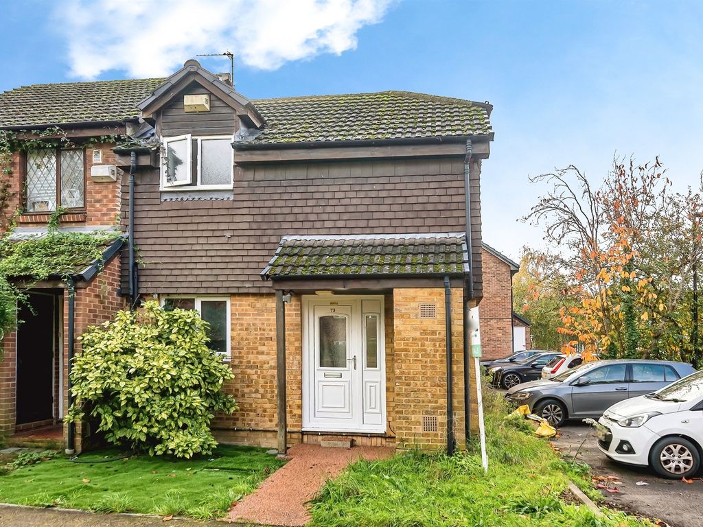 2 Bed End Terrace House For Sale In Braemar Gardens Cippenham Slough