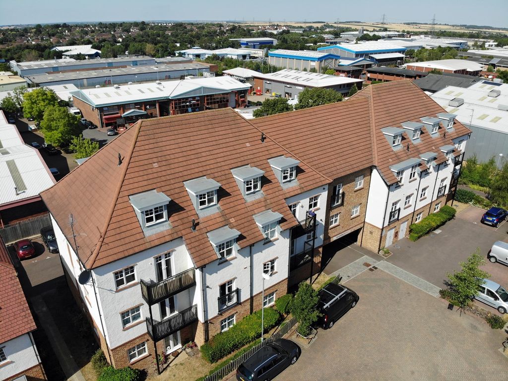 2 bed flat for sale in Bowyer Drive, Letchworth Garden City SG6, £ ...