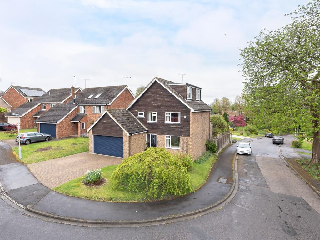 6 bed detached house for sale in Milebush, Leighton Buzzard LU7, £ ...