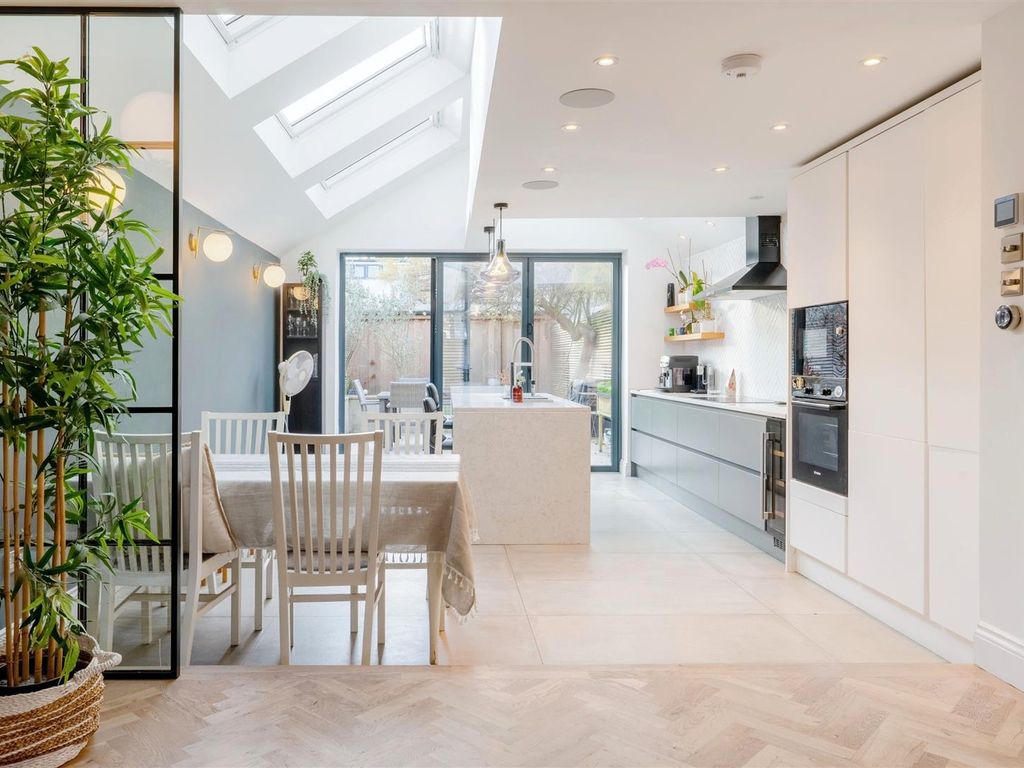 3 bed property to rent in Russell Road, London SW19, £6,500 pcm - Zoopla
