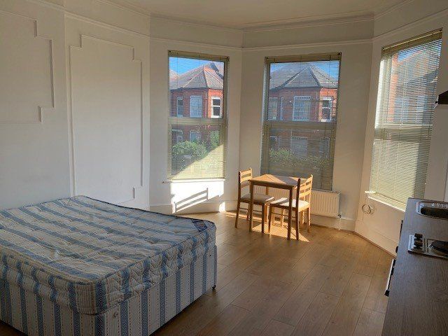 Studio to rent in Manstone Road, London NW2, £1,300 pcm - Zoopla