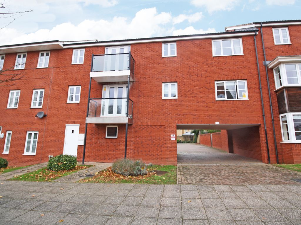 2 bed flat to rent in Omaha Drive, Exeter EX2, £1,050 pcm - Zoopla