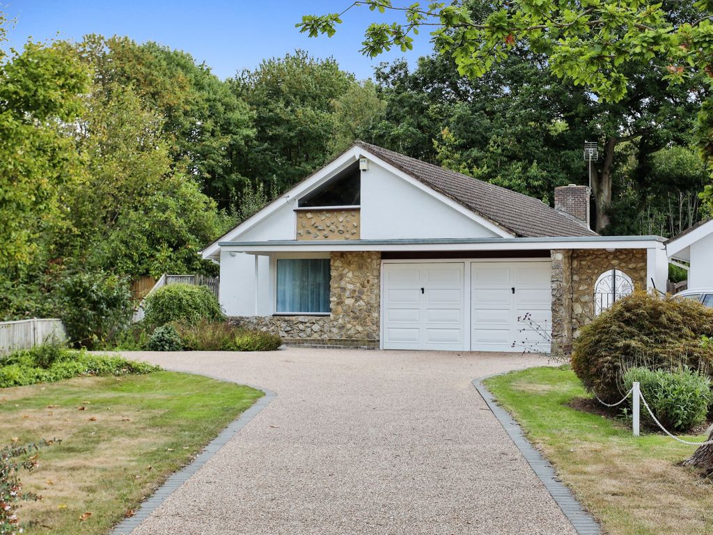 3 bed detached bungalow for sale in Lenham Road, Maidstone ME17, £ ...