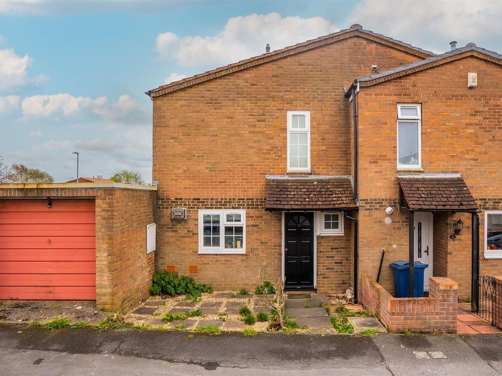 3 Bed Semi Detached House For Sale In Alford Road High Wycombe Hp12